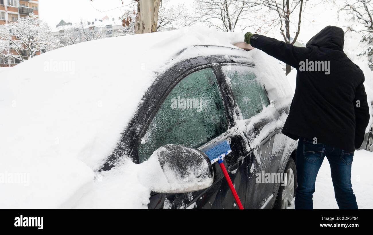 Cleaning off windows hi-res stock photography and images - Alamy