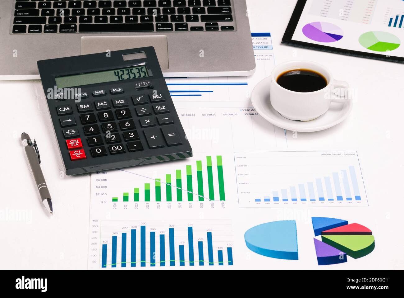 Accounting documents hi-res stock photography and images - Alamy