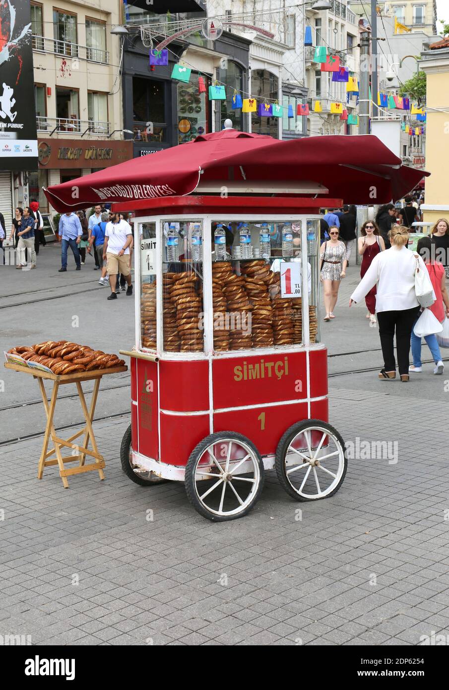 Turkish simit cart hi-res stock photography and images - Alamy
