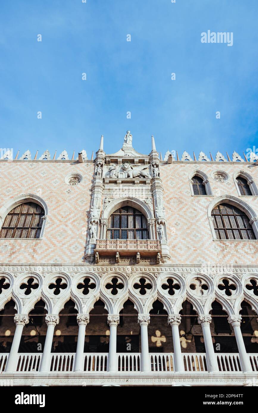 Gothic window traceries hi-res stock photography and images - Alamy