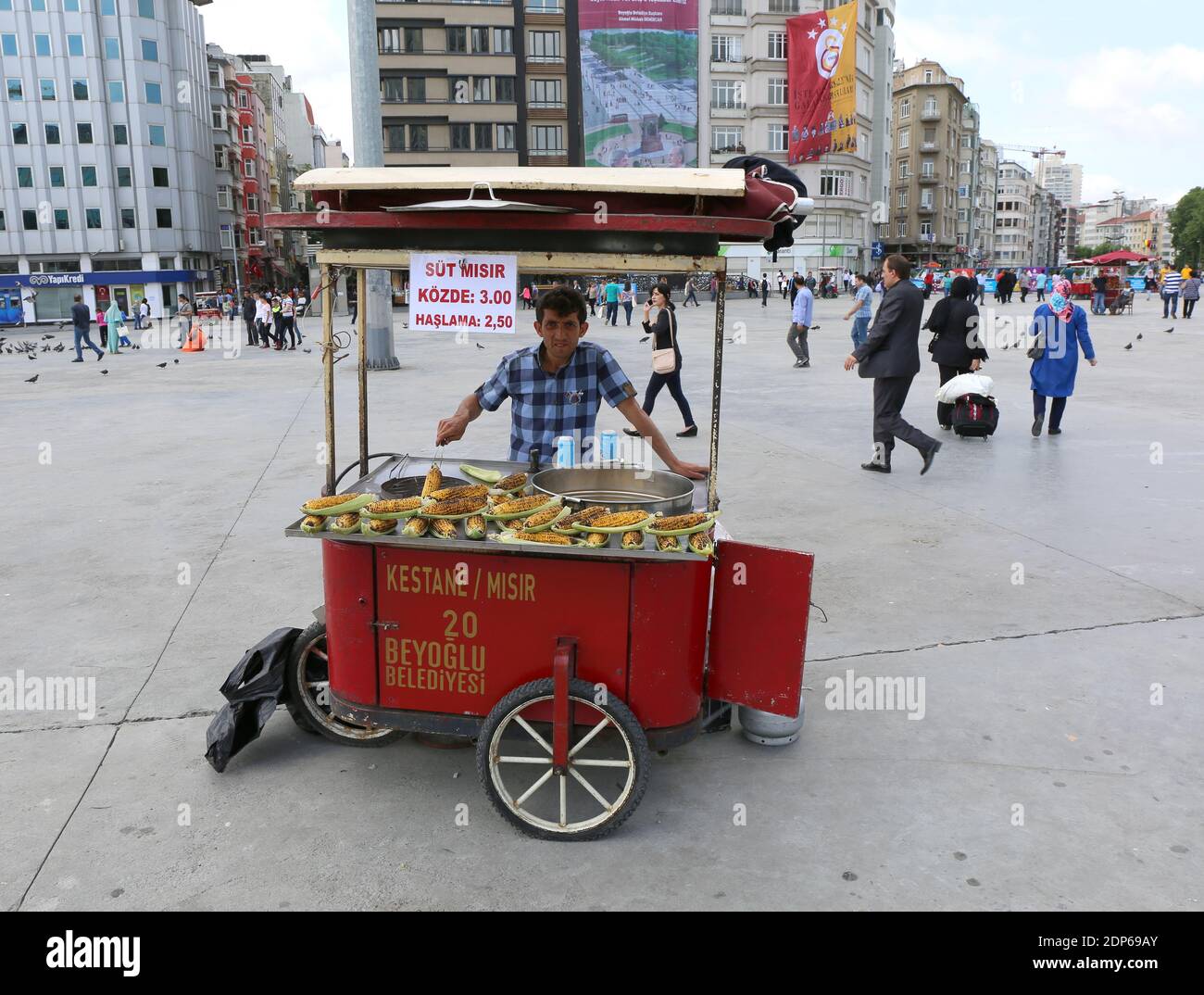 Guy eating nuts hi-res stock photography and images - Alamy