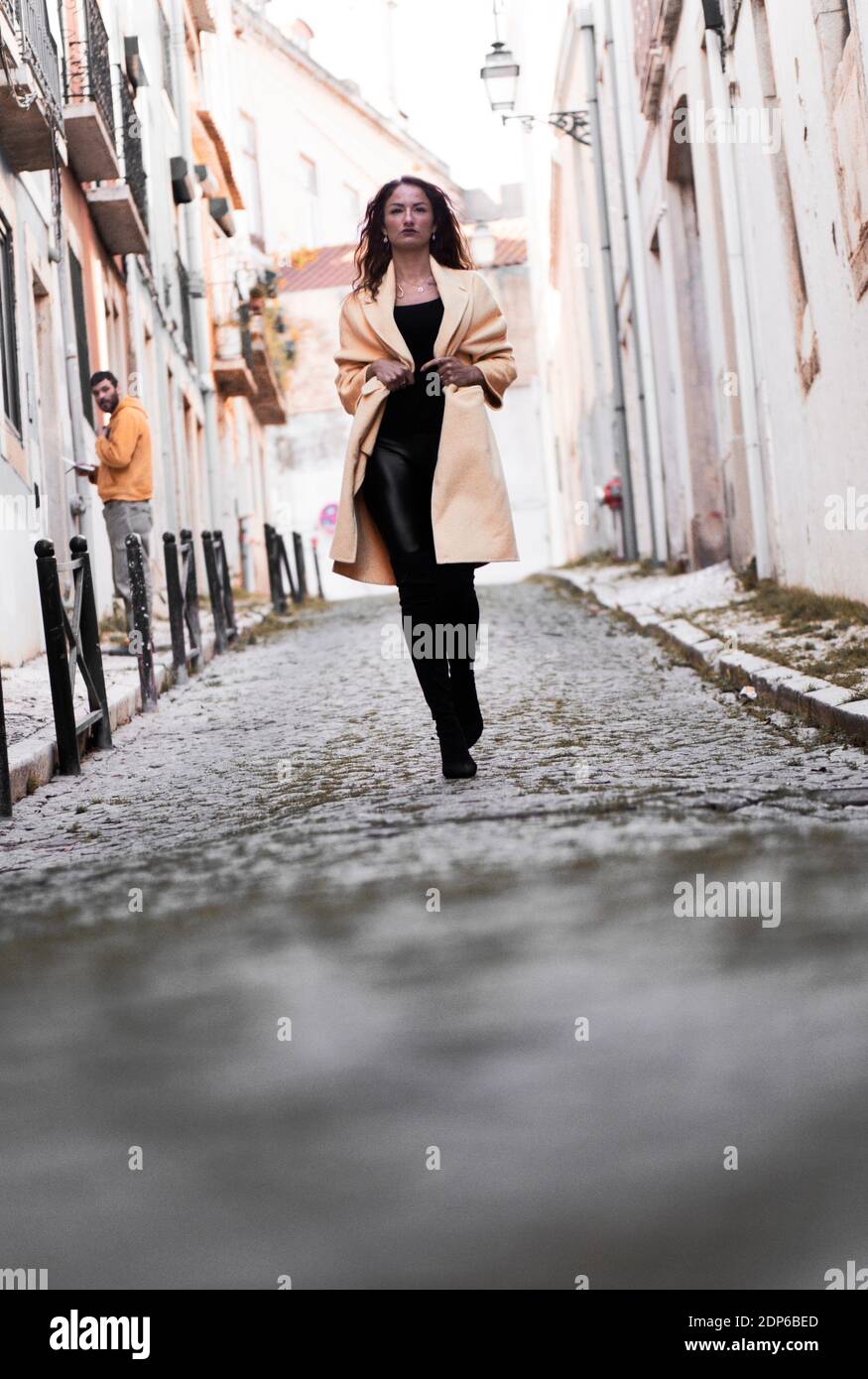 Very tall woman hi-res stock photography and images - Alamy