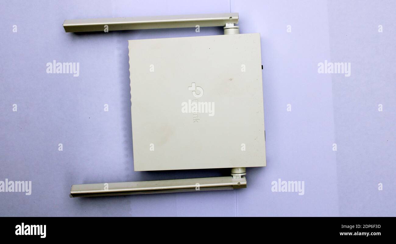 Wifi router table hi-res stock photography and images - Alamy