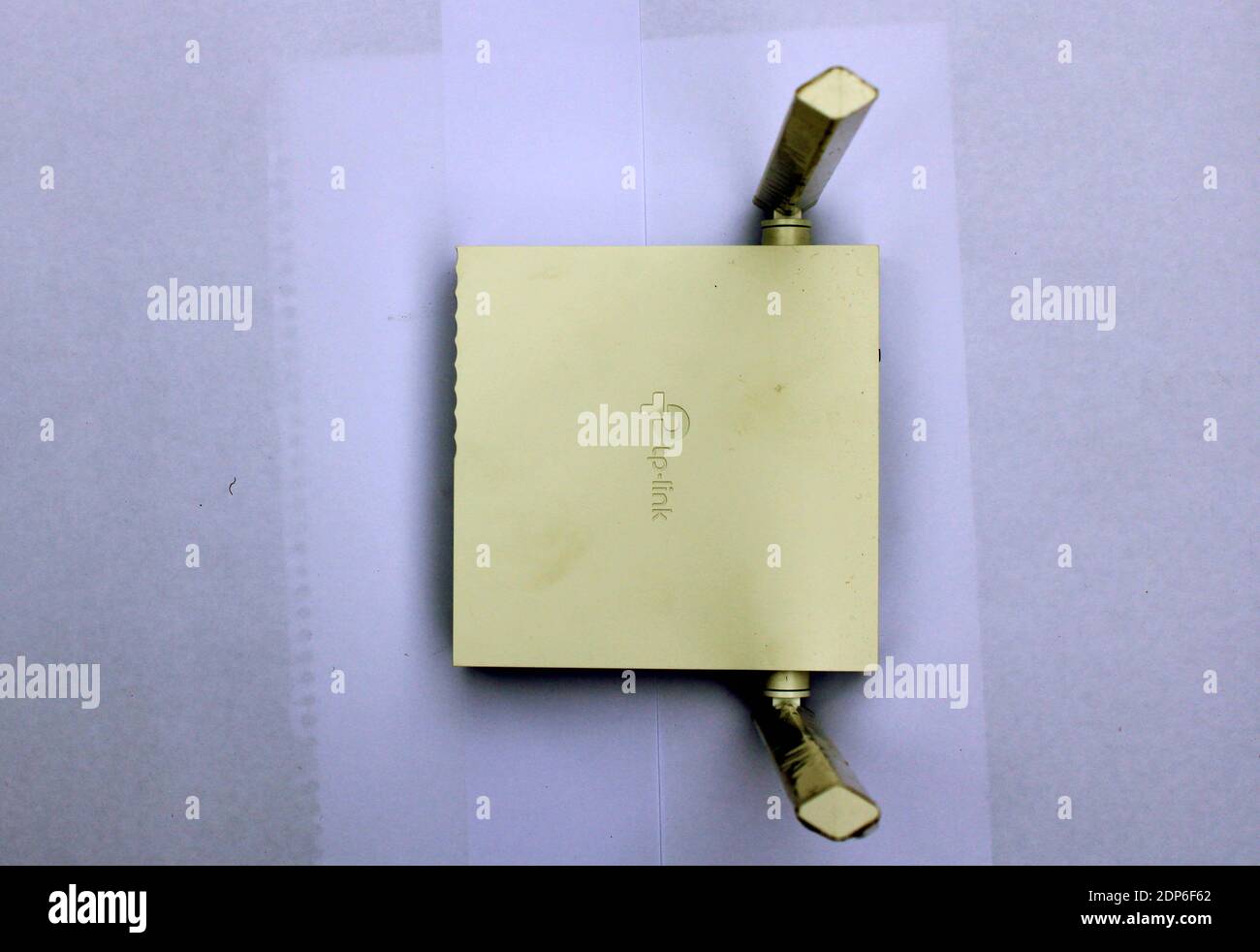 Wifi router table hi-res stock photography and images - Alamy