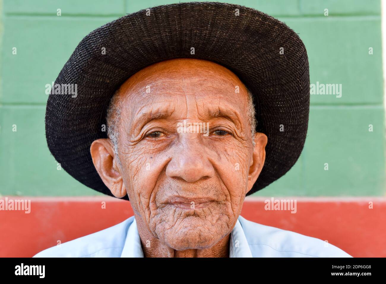 Old man latin america hi-res stock photography and images - Alamy