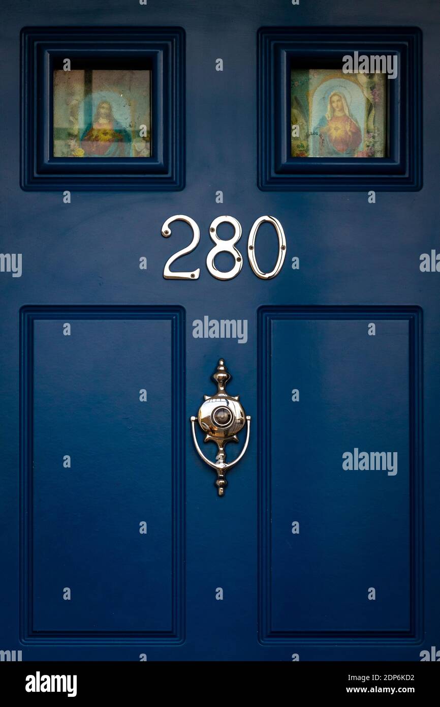 Dark blue with a knocker and the number 280 Stock Photo - Alamy