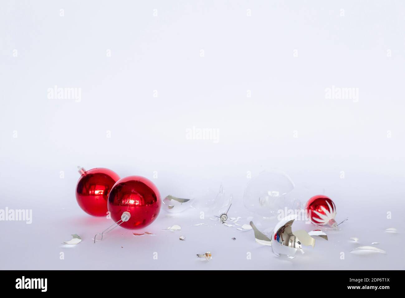 Broken baubles christmas hi-res stock photography and images - Alamy