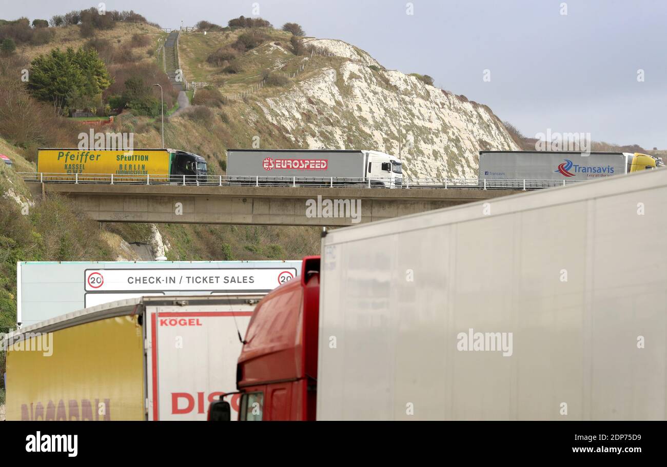 Queues of lorries hi-res stock photography and images - Alamy