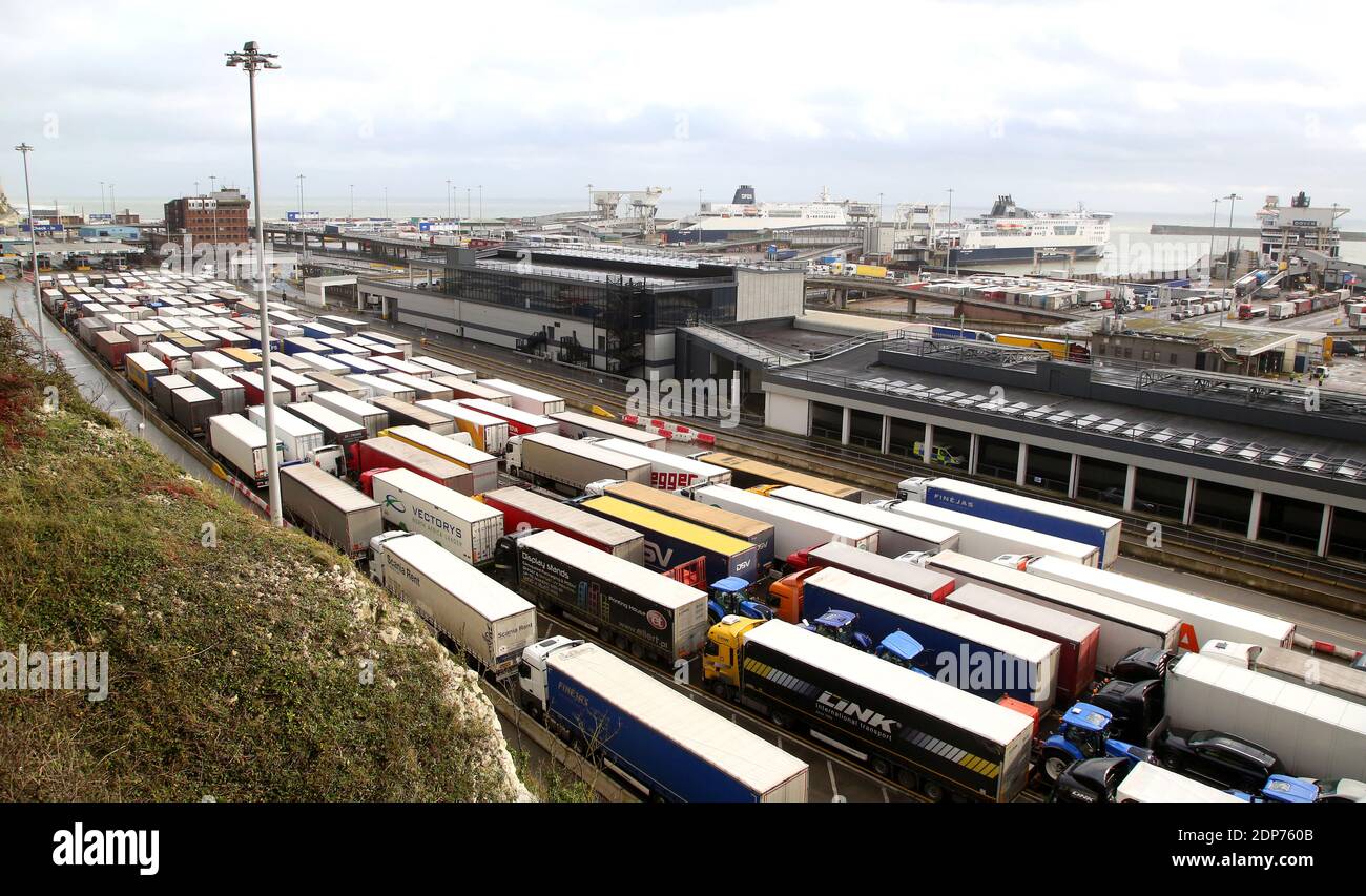 Queues of lorries hi-res stock photography and images - Alamy