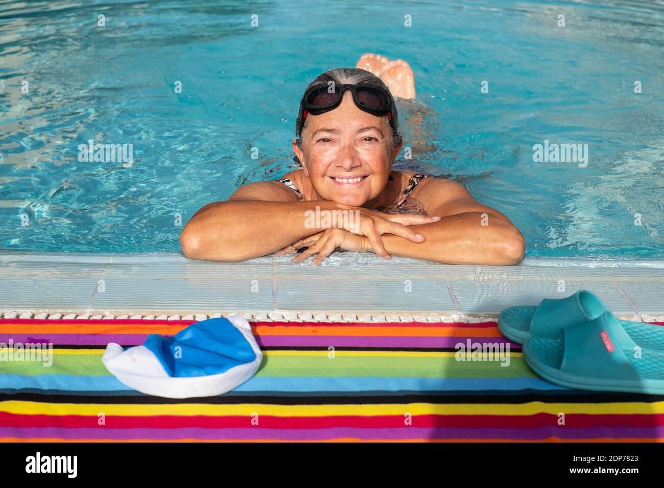 Portrait Of Smiling Woman In Swimming Pool Stock Photo - Alamy