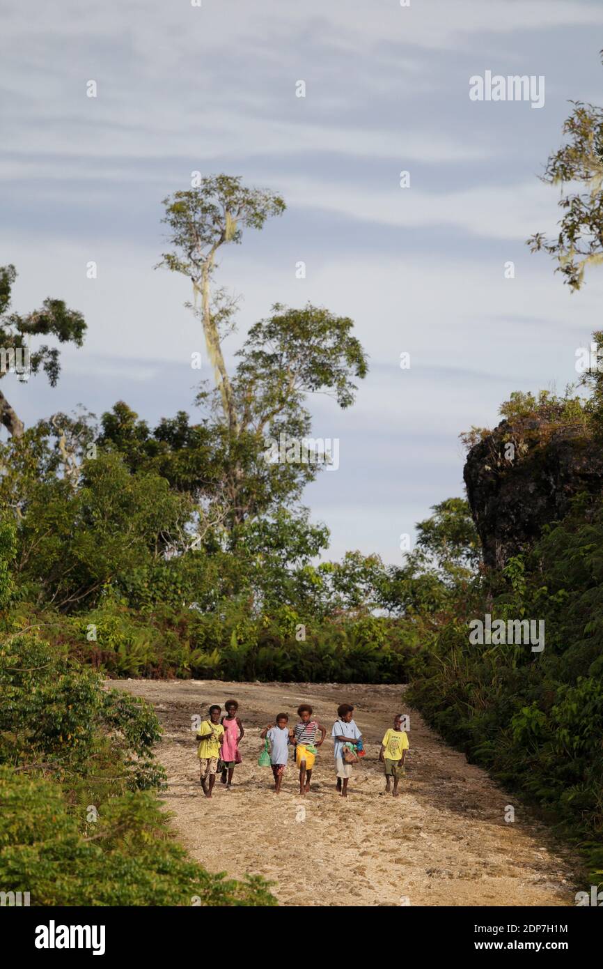 School papua new guinea village hi-res stock photography and images - Alamy