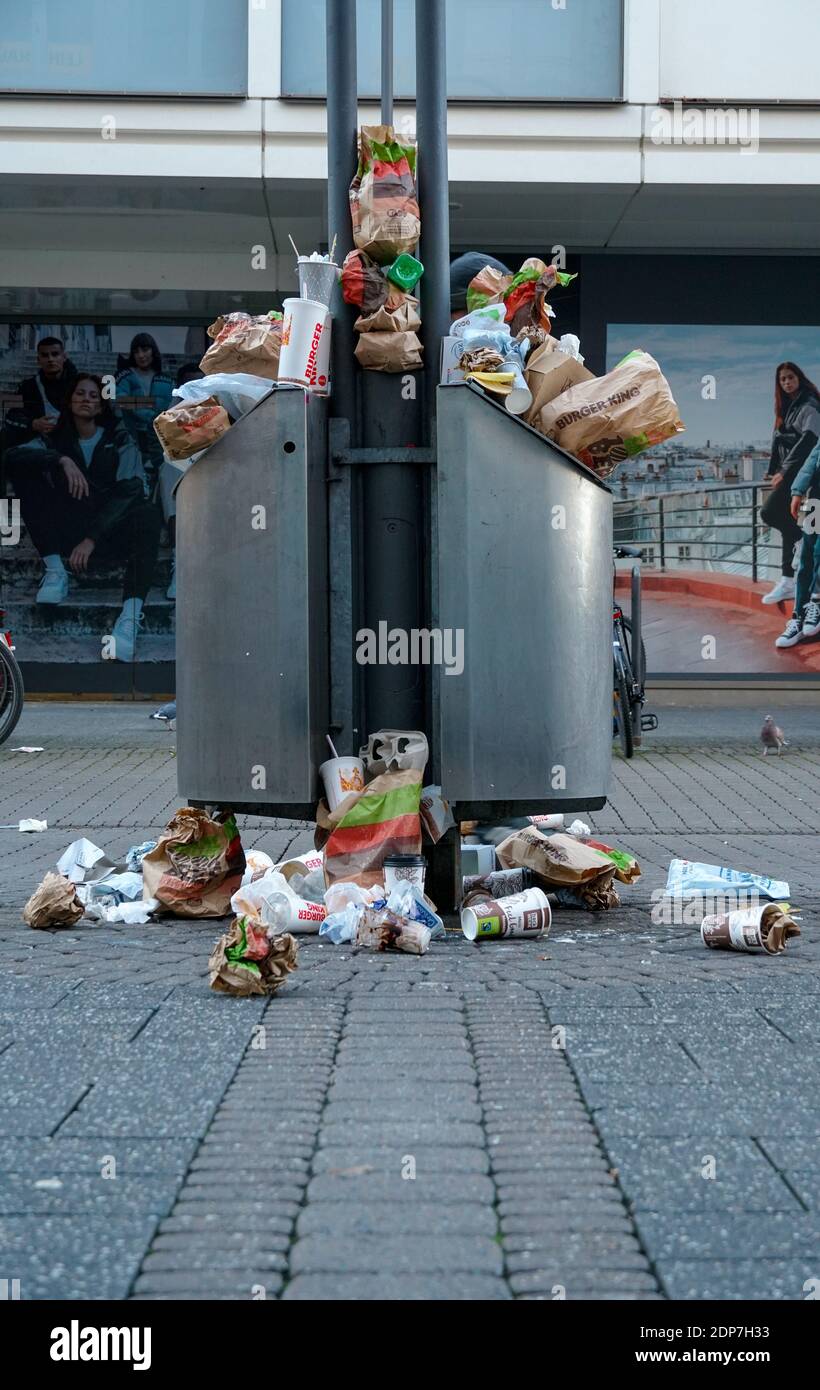 COLOGNE, GERMANY - Dec 05, 2020: on of many overloaded garbage bin in ...