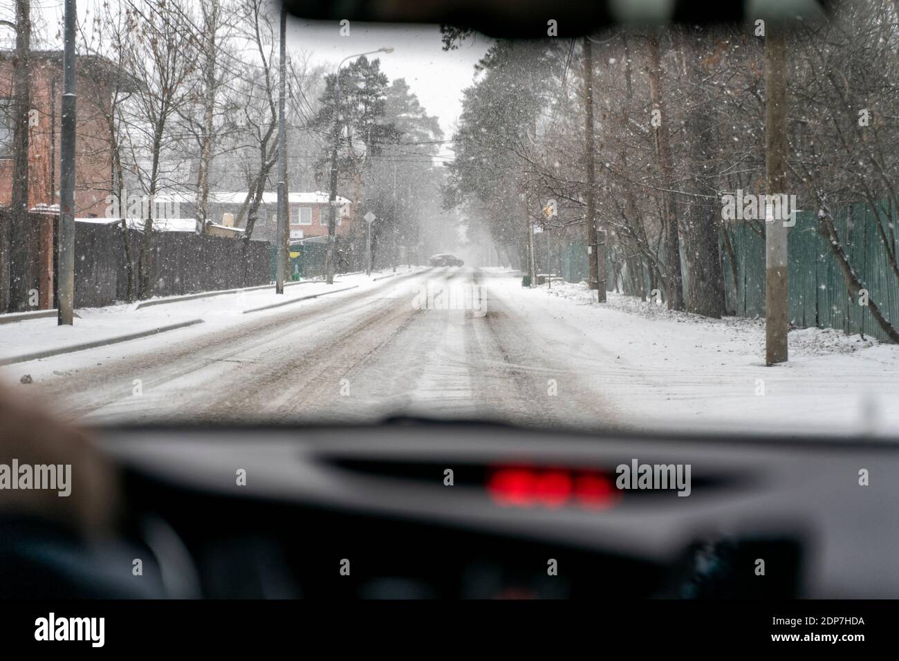 Car sliding on ice hi-res stock photography and images - Alamy