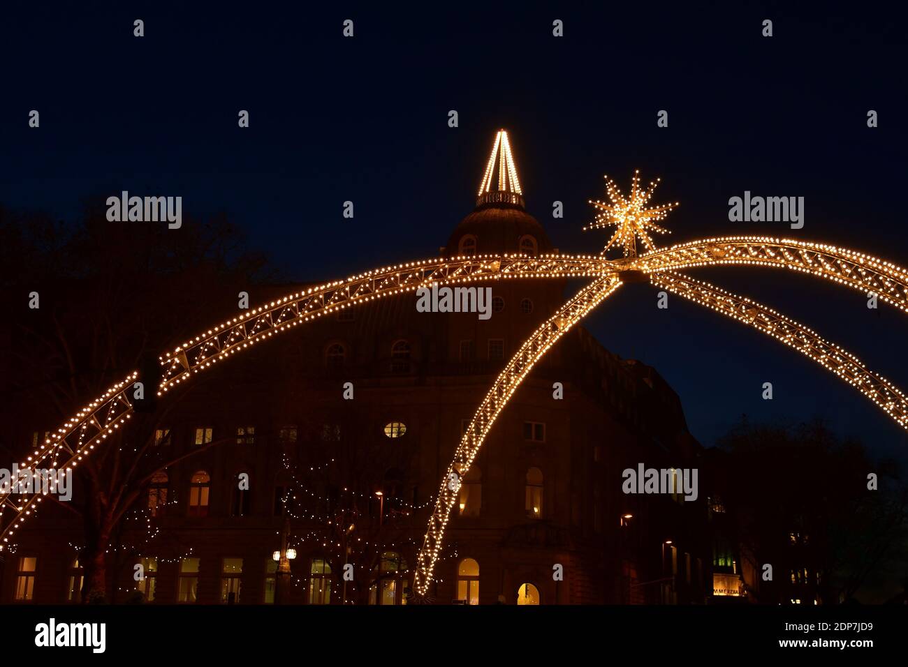 Traditional bank building hi-res stock photography and images - Alamy