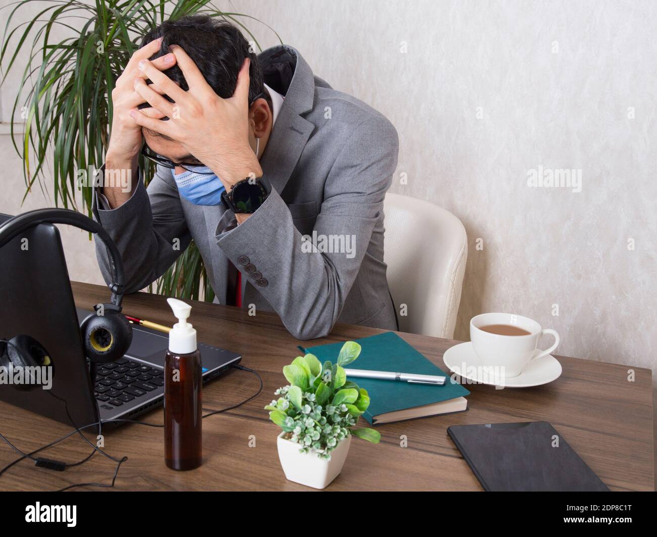 Masked officer hi-res stock photography and images - Alamy