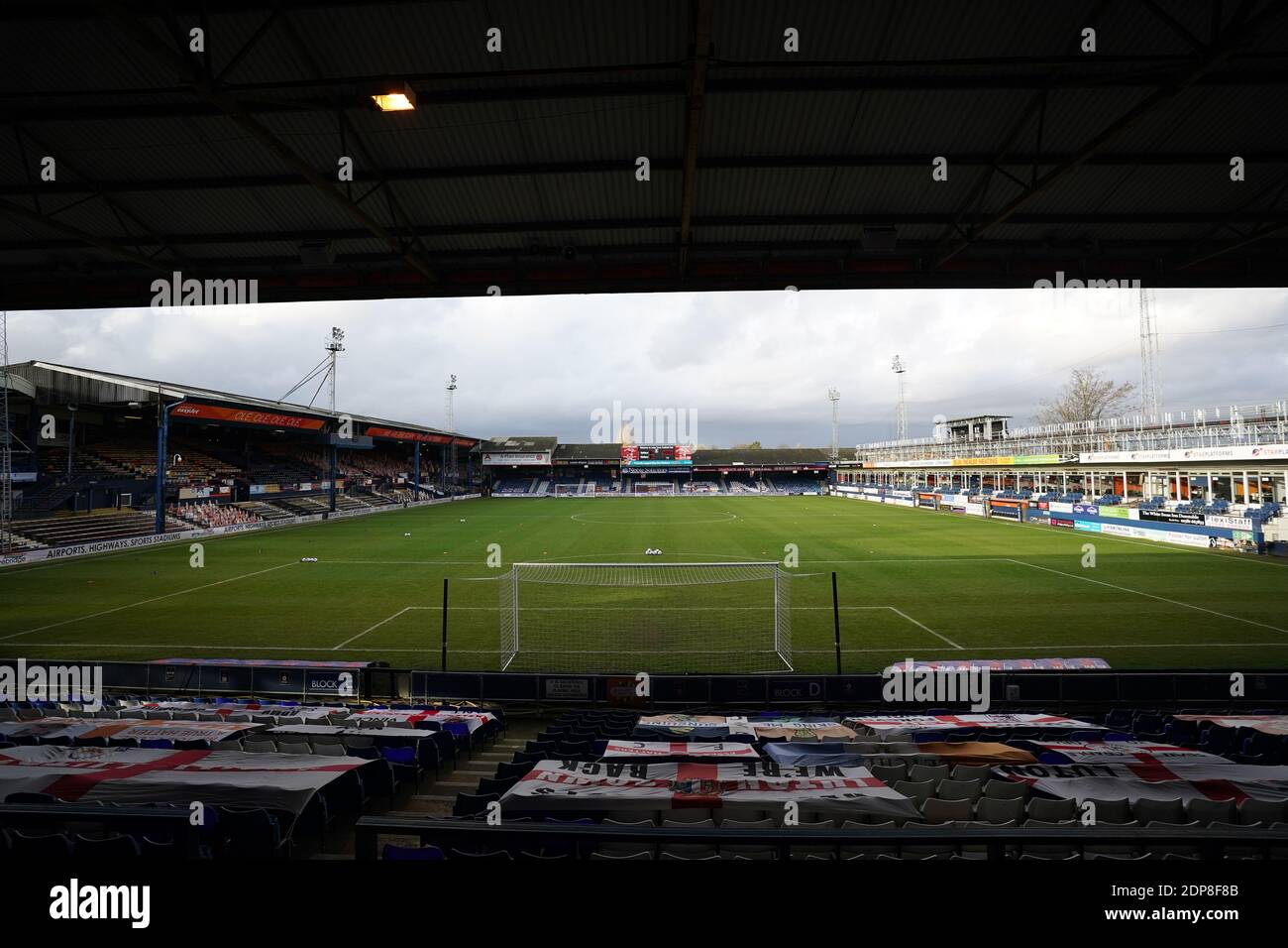 Kenilworth road ground general view hi-res stock photography and images ...
