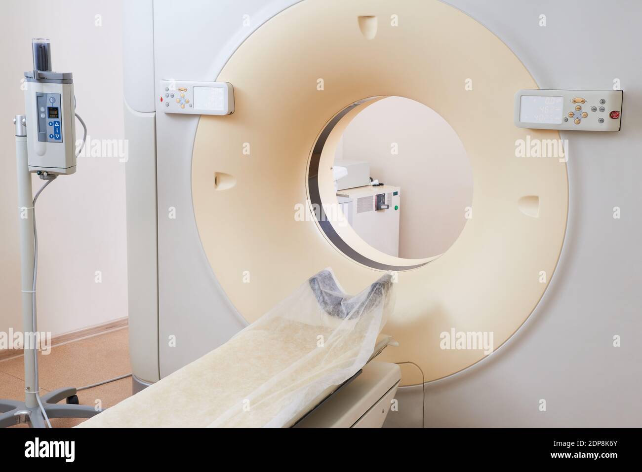 CAT scanner. mri machine in modern medical hospital Stock Photo - Alamy