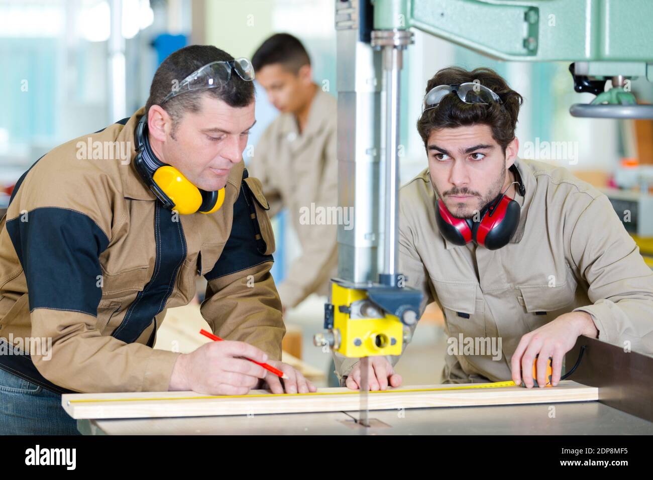 Carpenters cutting wood hi-res stock photography and images - Alamy