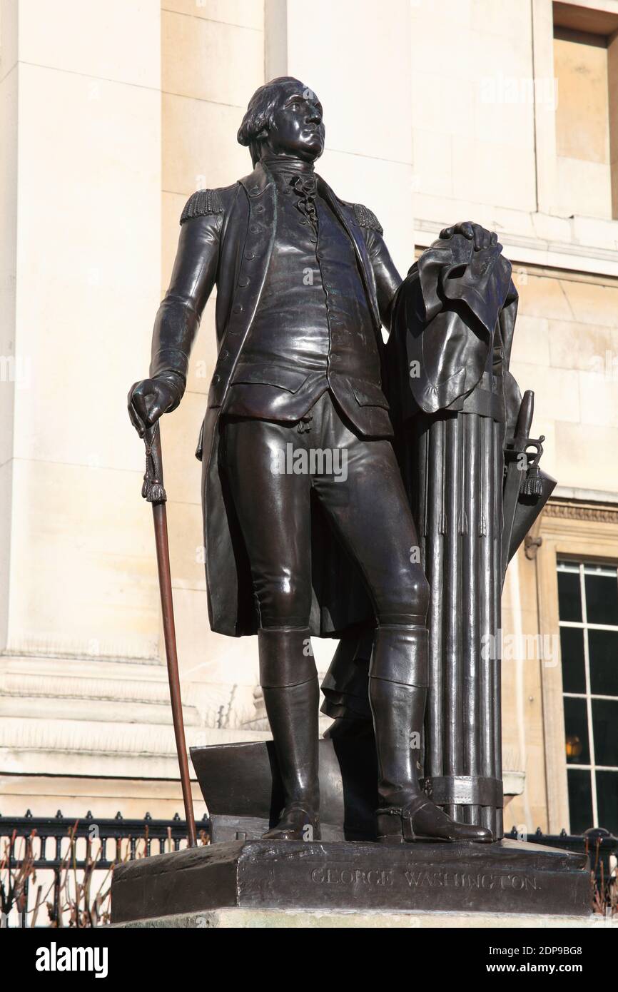 George Washington statue outside the National Gallery in Trafalgar ...