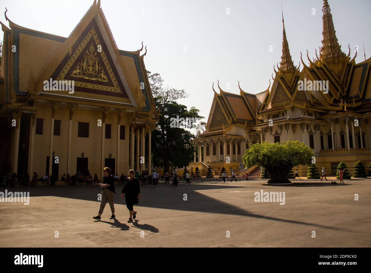 KHM - MONUMENTS DE PHNOM PENH Palais Royal de Phnom Penh. KHM ...