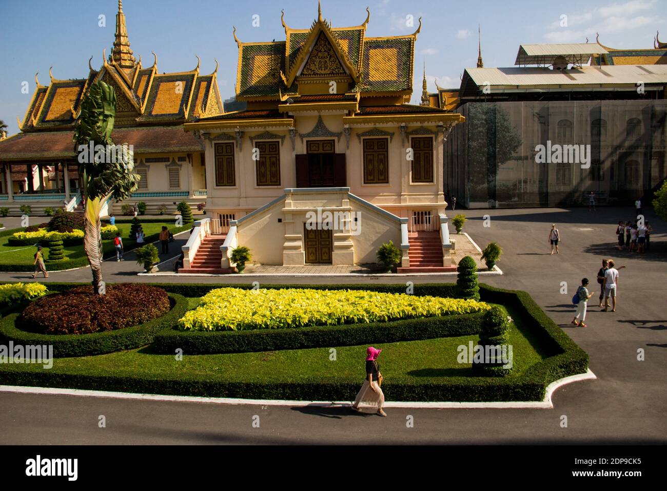 KHM - MONUMENTS DE PHNOM PENH Palais Royal de Phnom Penh. KHM ...
