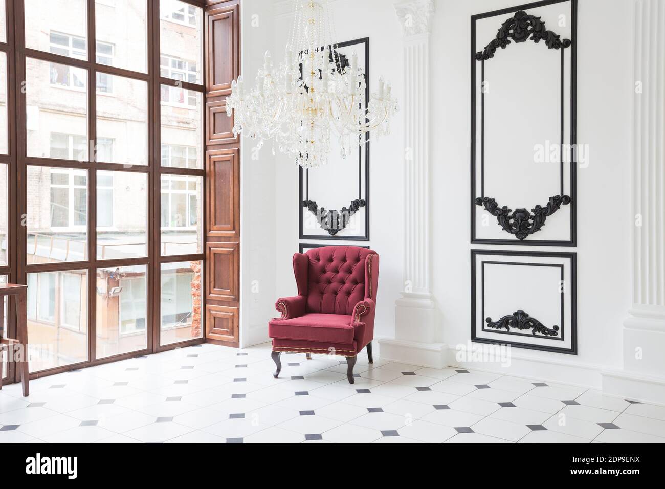 Classic white living room hi-res stock photography and images - Alamy