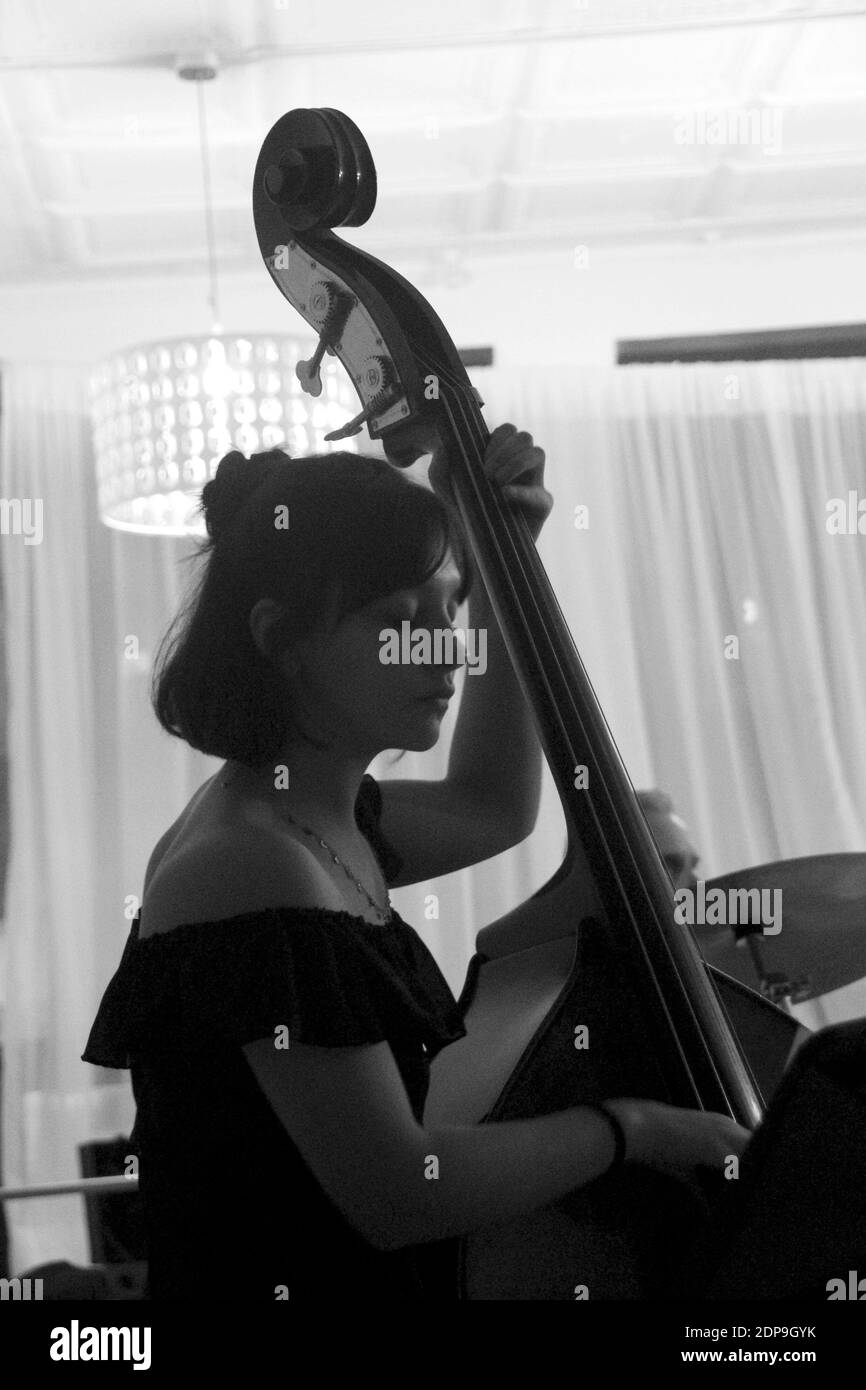 Black bass profile hi-res stock photography and images - Alamy