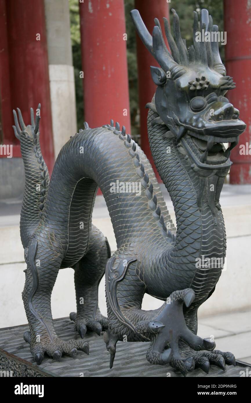 China beijing dragon sculpture hi-res stock photography and images - Alamy