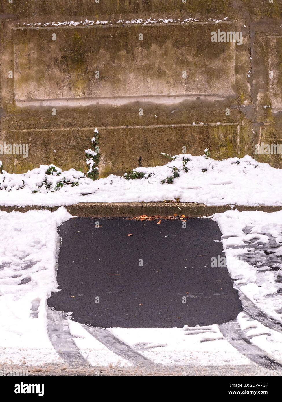 Empty parking space in winter - snow defines the place where the car ...