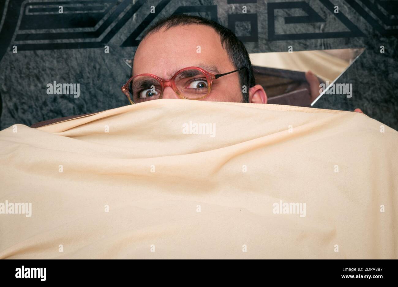 Sheet covered furniture hi-res stock photography and images - Alamy