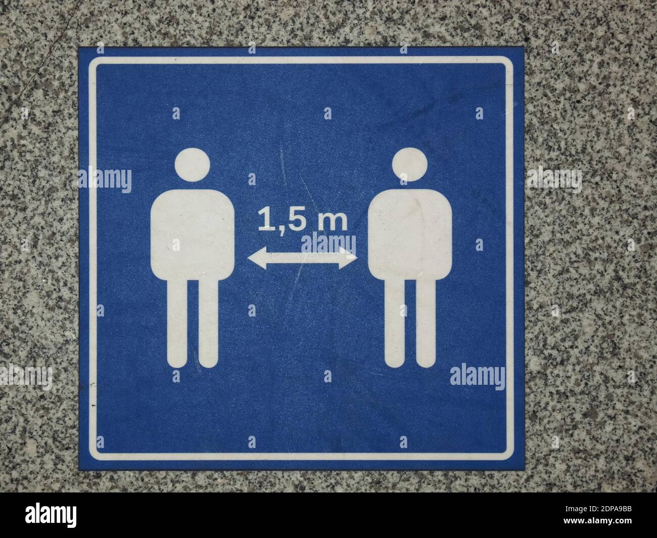 Keep distance sign on the floor of an airport Stock Photo - Alamy