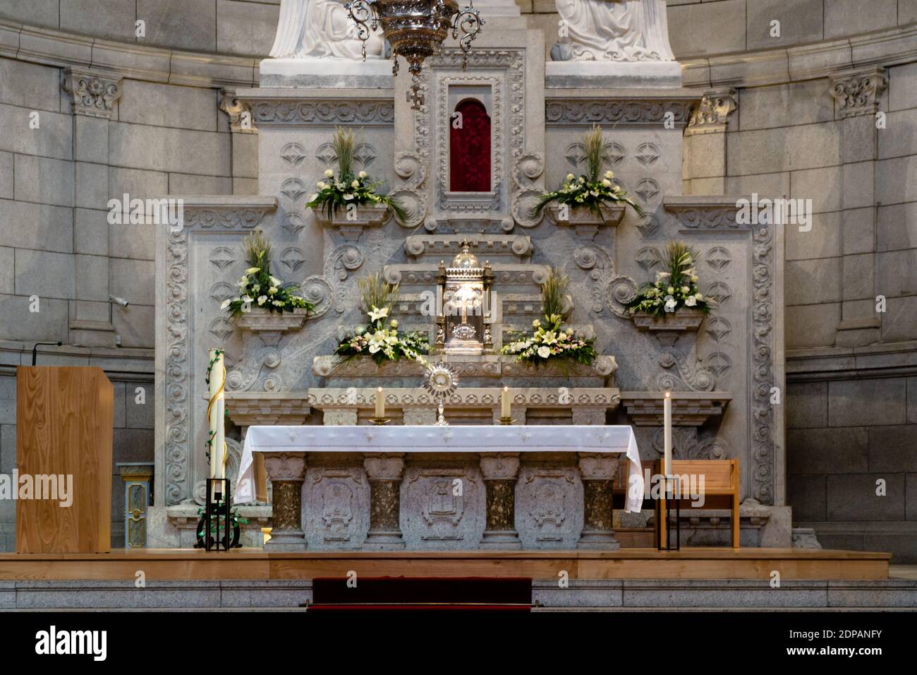 The decorated altar of a church with sculptures Stock Photo - Alamy