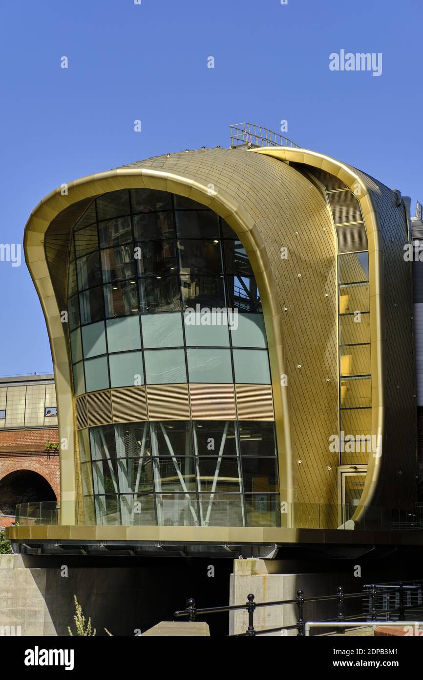 Leeds railway station skyline hi-res stock photography and images - Alamy