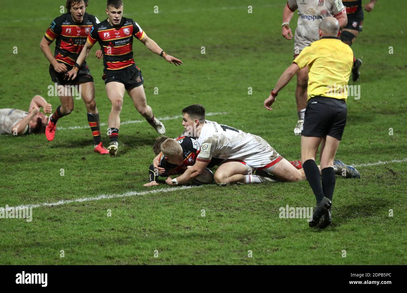 Gloucester's George Barton (centre) scores his side's third try of the ...