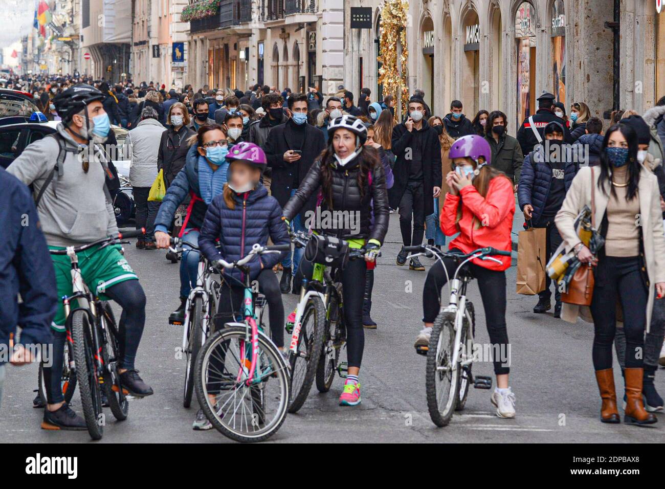 Roma via del Corso Stock Photo - Alamy