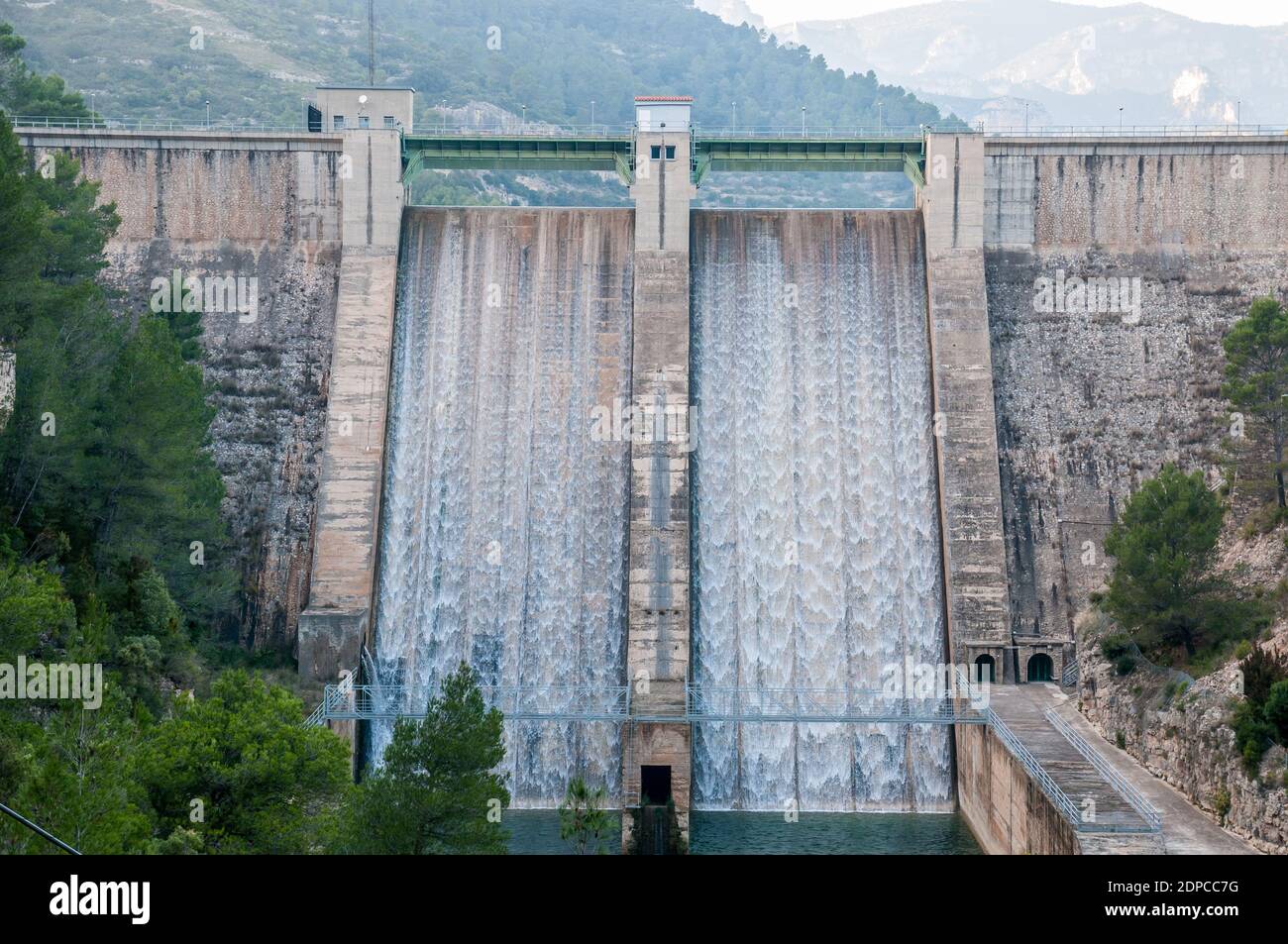 Reservoir with dams hi-res stock photography and images - Alamy
