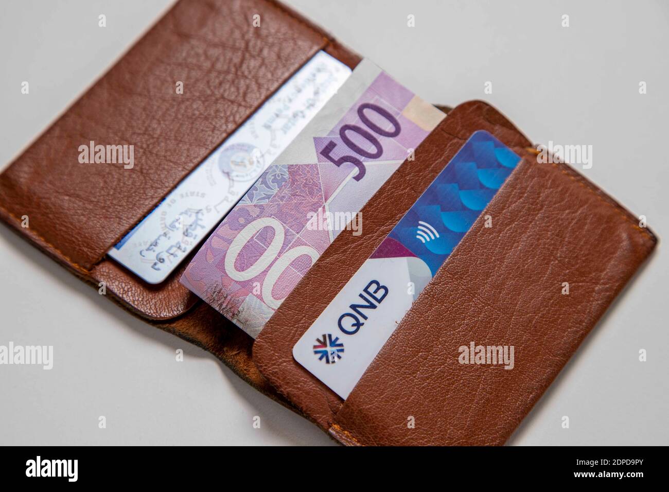 100 riyal qatari hi-res stock photography and images - Alamy