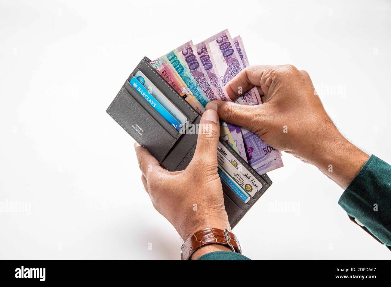 500 riyal qatari hi-res stock photography and images - Alamy