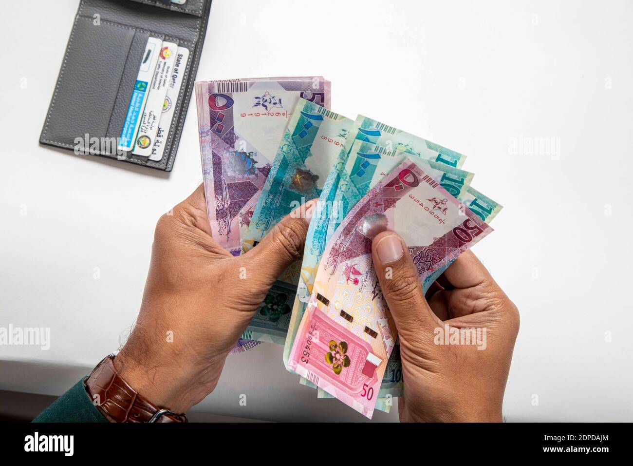 500 riyal qatari hi-res stock photography and images - Alamy