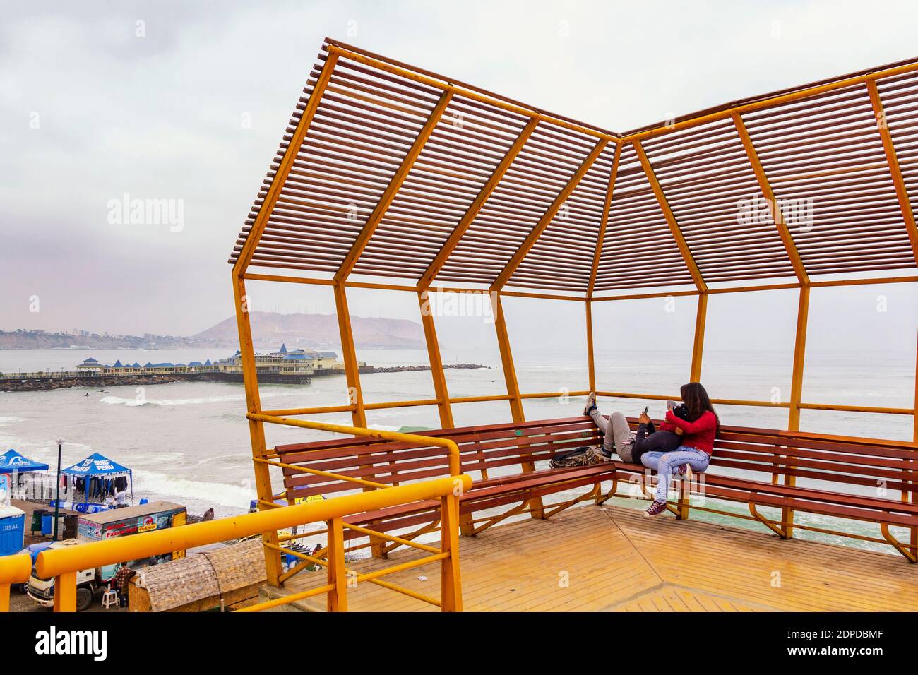 Canopy walkway peru hi-res stock photography and images - Alamy