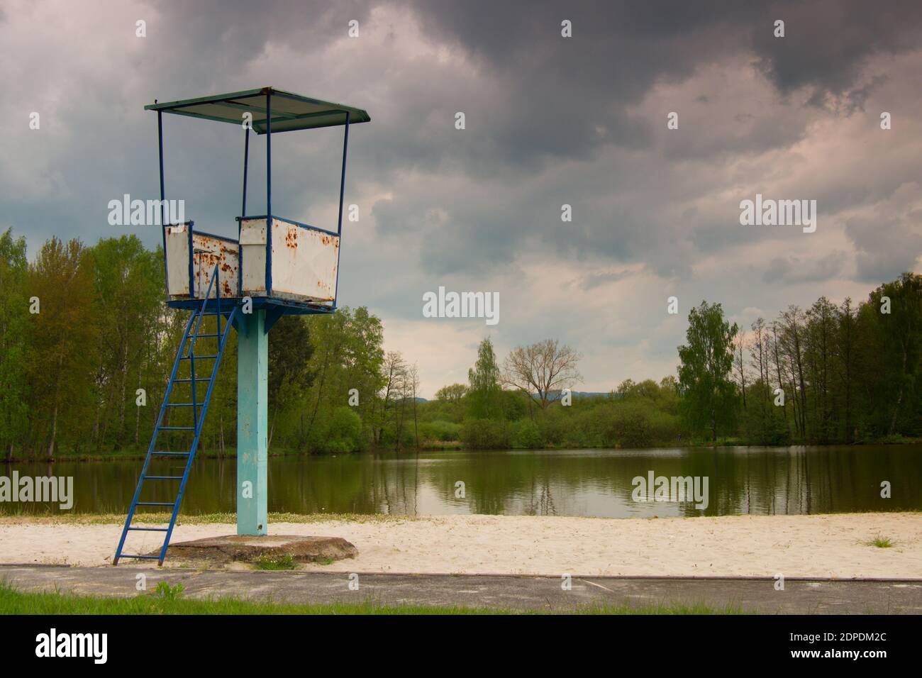 Old lifeguard chair hi-res stock photography and images - Alamy