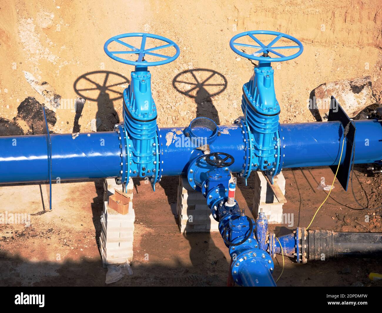 Valve gates hi-res stock photography and images - Alamy