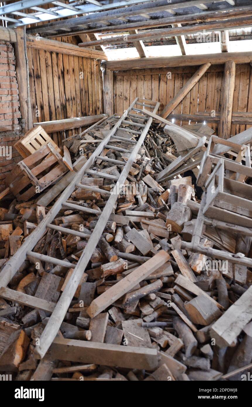 Messy barn hi-res stock photography and images - Alamy