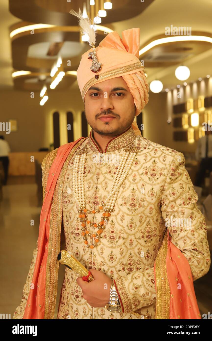 Renaissance attire hi-res stock photography and images - Alamy