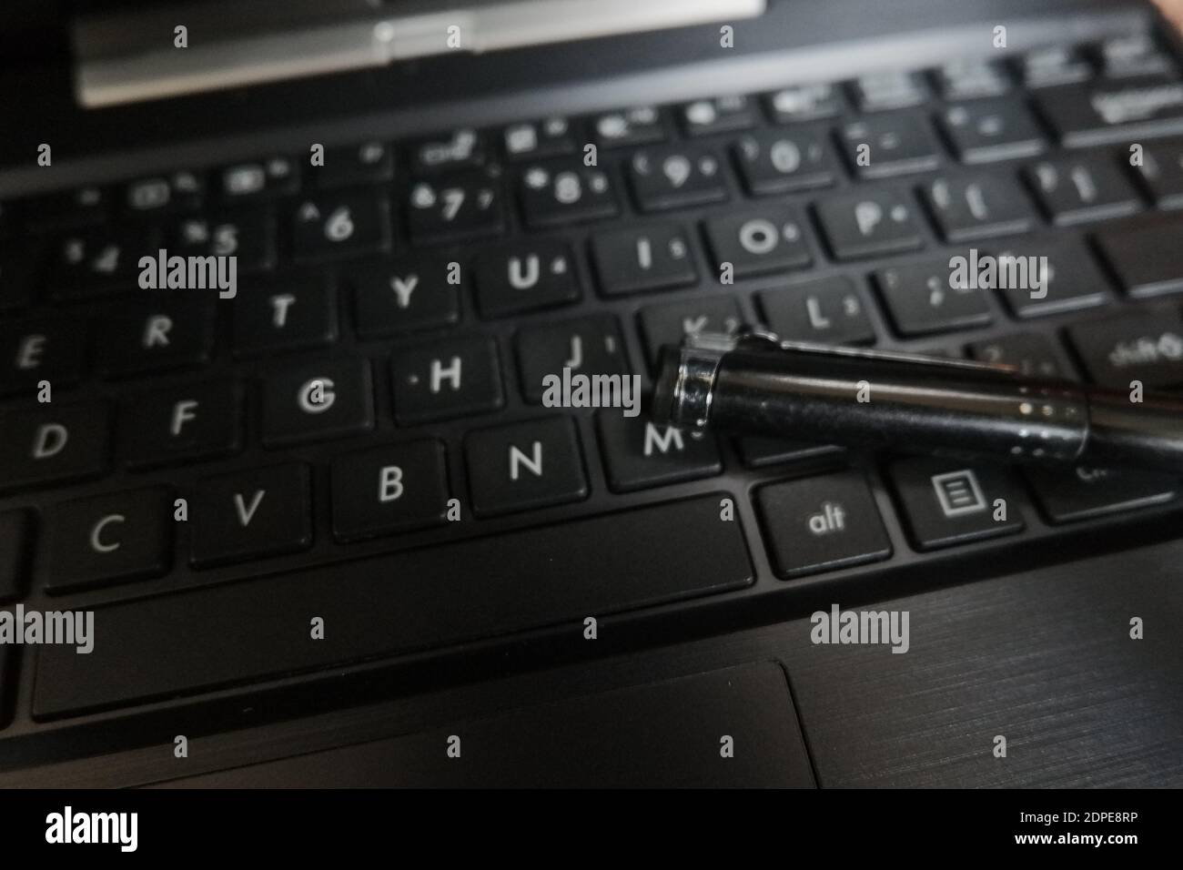 A high angle shot of a black laptop and a pen keyboard - technology ...