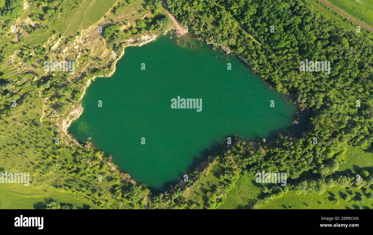 A beautiful round lake in the middle of green space Stock Photo - Alamy
