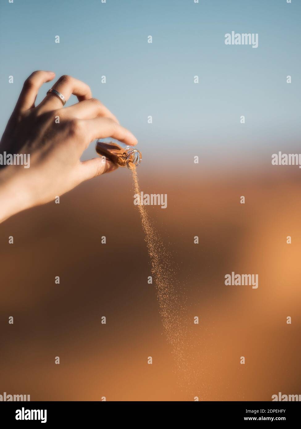 Hand Pouring Sand High Resolution Stock Photography and Images - Alamy