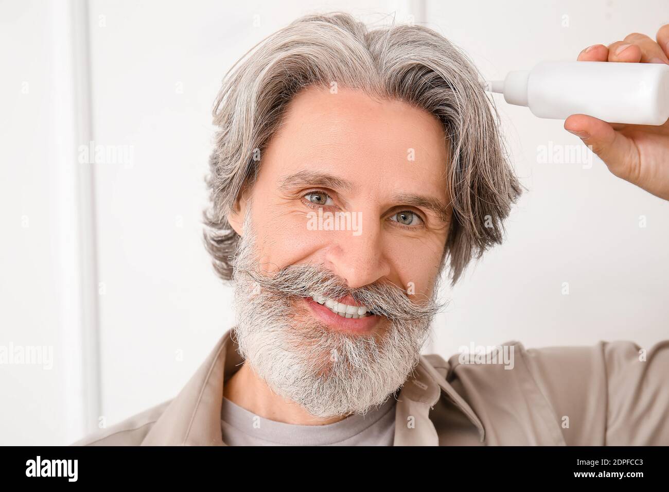 Hair loss serum hi-res stock photography and images - Alamy