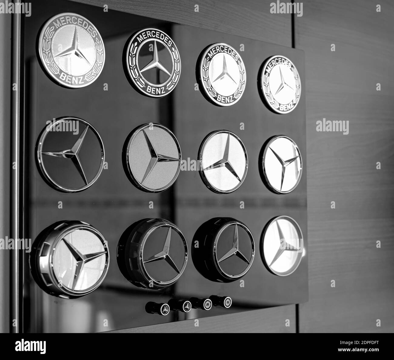 Logo mercedes benz 1926 hi-res stock photography and images - Alamy