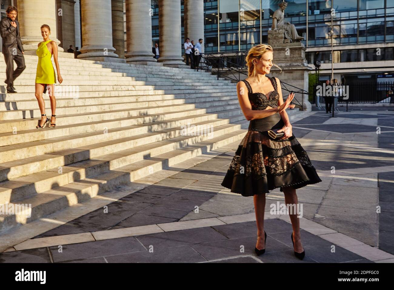 Rosie Huntington- Whiteley arrives for Atelier Versace's Fall-Winter ...